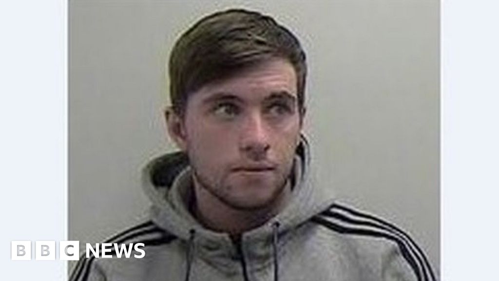 Men sentenced for shop robbery and attack in Edinburgh - BBC News