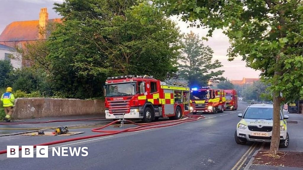 Weymouth: Two girls arrested after house set on fire - BBC News