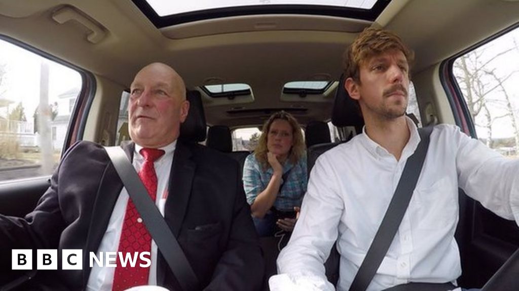 US election: Car confessions with a Trump and Sanders supporter - BBC News