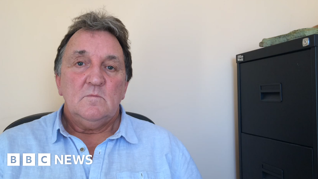 Child abuse images accused John Maughan wins payout - BBC News