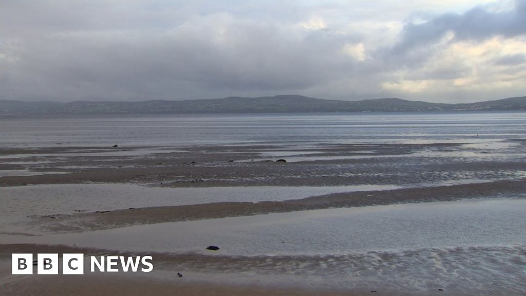 WW2 'allied' bomb found in Lough Foyle blown up - BBC News