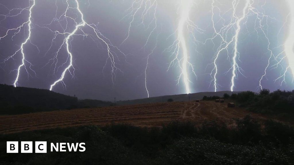 Thursday night's storms cause disruption across England - BBC News