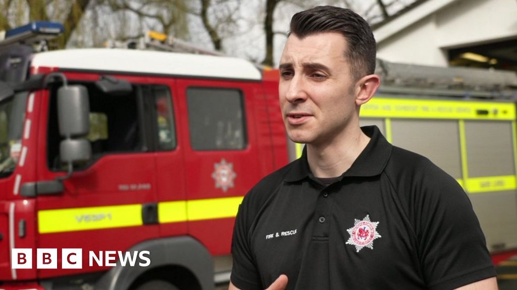 Devon and Cornwall firefighters honoured for heroic A38 rescue - BBC News