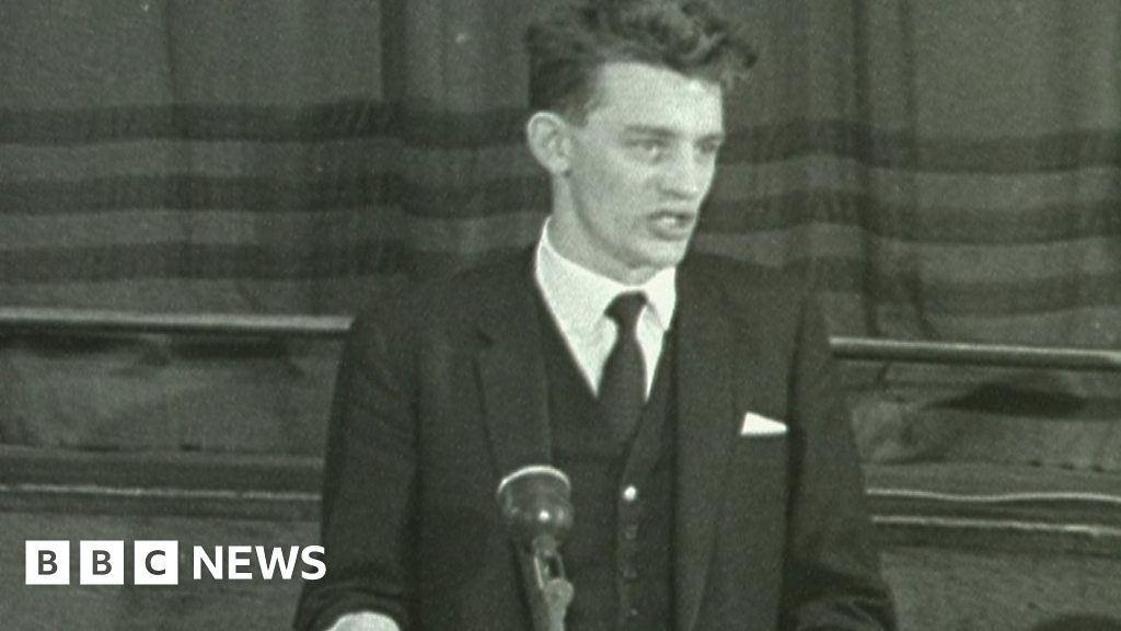 NI civil rights leader Austin Currie dies - BBC News
