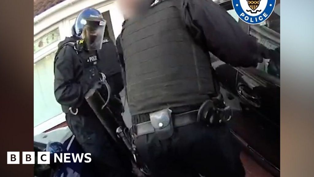 Safe thrown from window during Birmingham raid - BBC News