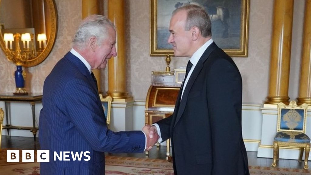 Lib Dems autumn conference cancelled following Queen's death - BBC News