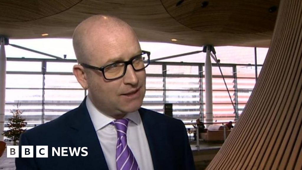 UKIP: 'Slight problem' with Nathan Gill says Paul Nuttall - BBC News