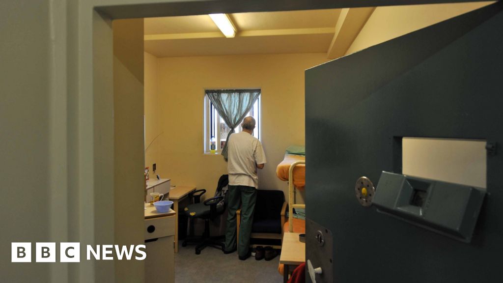 Parole Board chief urges indefinite jail release change - BBC News