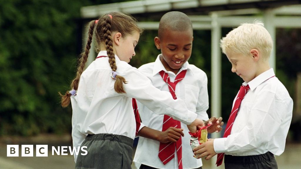 Popular schools make parents face 'oversubscription criteria' - BBC News