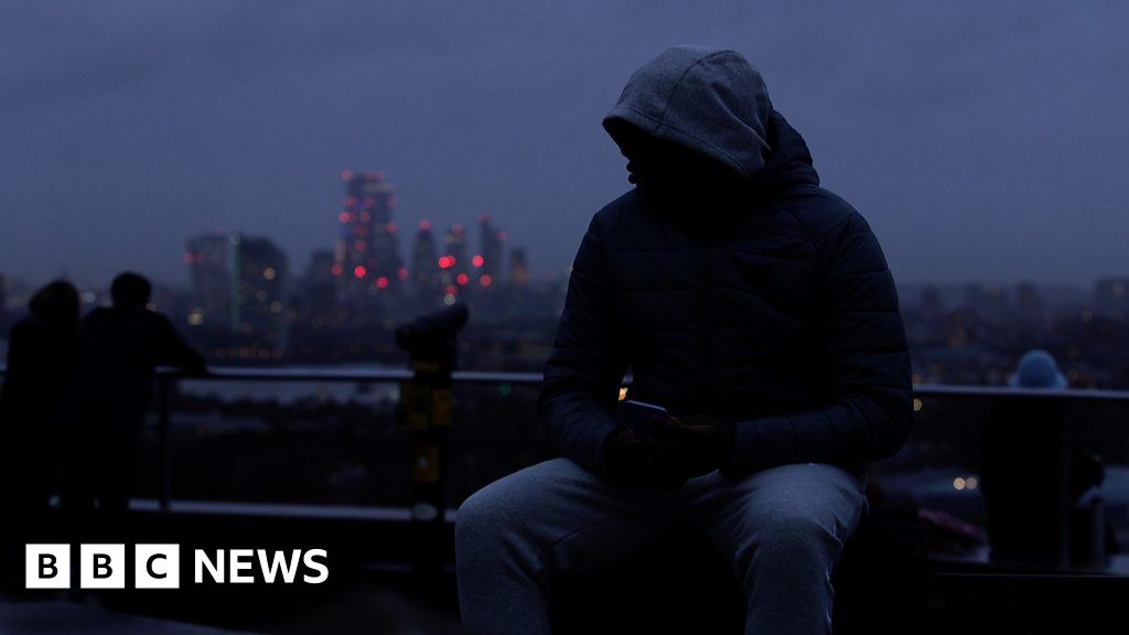 Covid-19: Youth homelessness on the rise - BBC News
