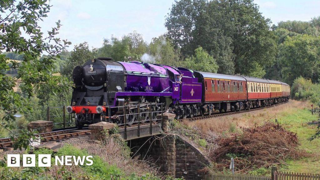 Severn Valley steam train renamed for Queen's jubilee - BBC News