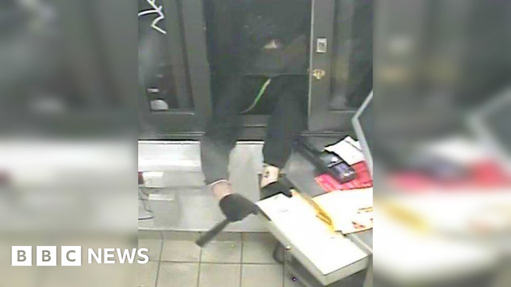Police Hunt Leeds Mcdonald S Drive Through Armed Robber