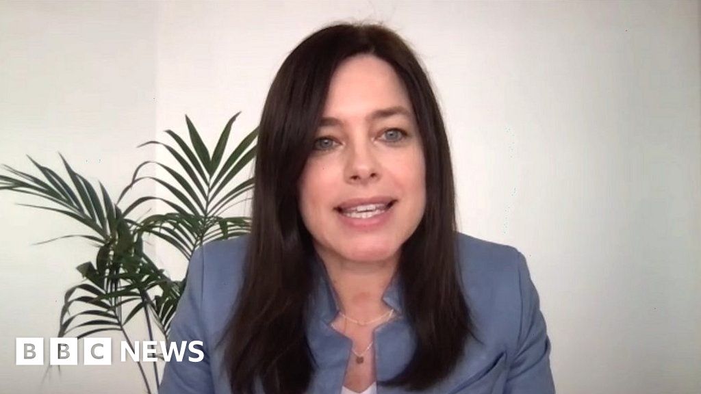 CEO Secrets: How to keep your staff in a crisis - BBC News