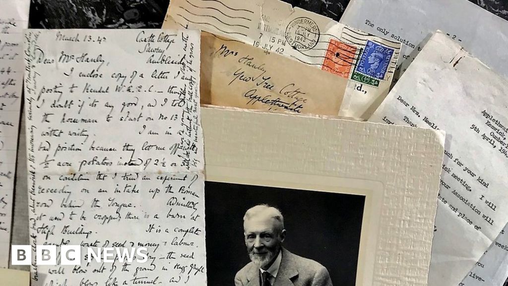 Beatrix Potter 'rare' letters sell for £10,000