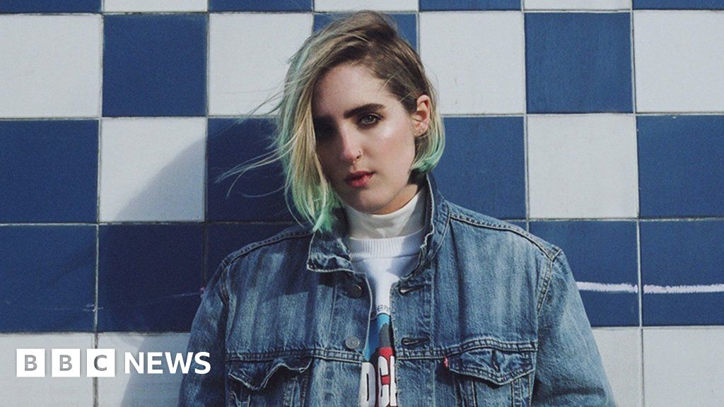 Shura interview: 'Pop music doesn't represent me' - BBC News