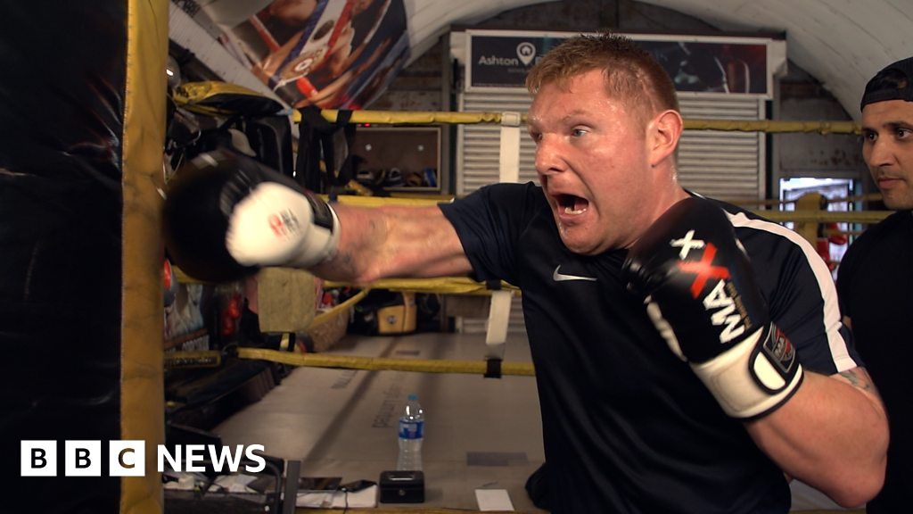 The former soldier who's now a blind boxer - BBC News
