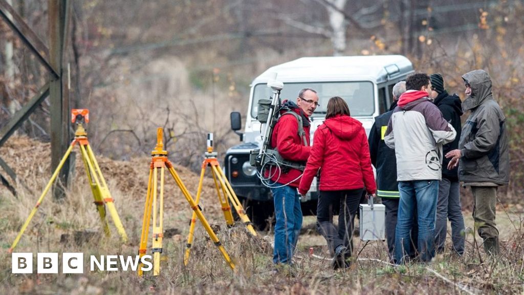 Nazi gold train: 'No evidence' of discovery in Poland - BBC News