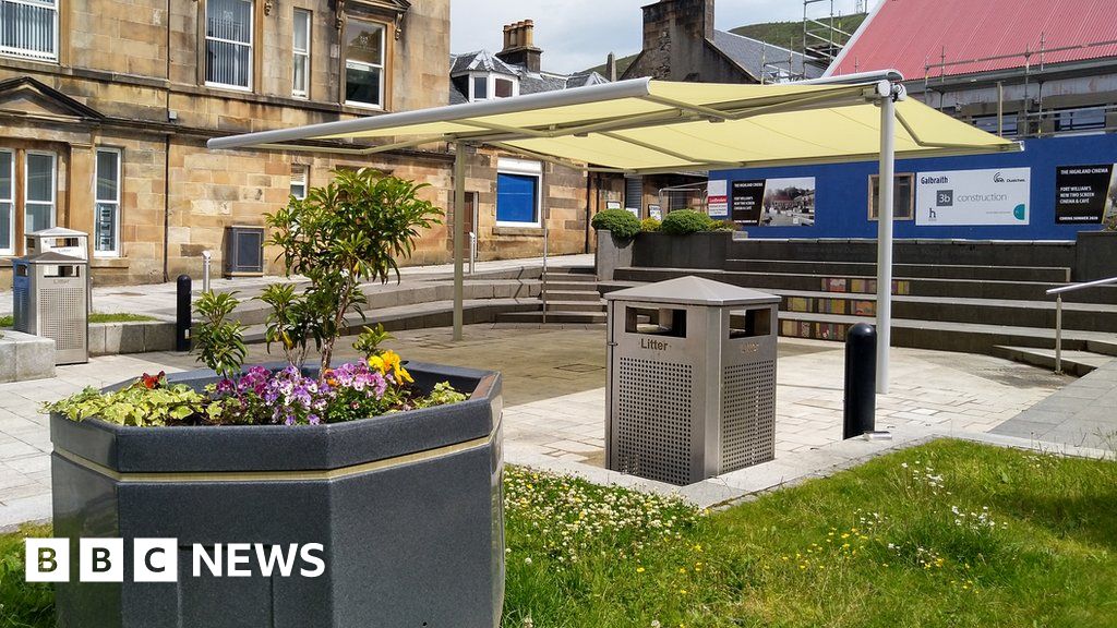 Fort William installs canopy for events in wet weather