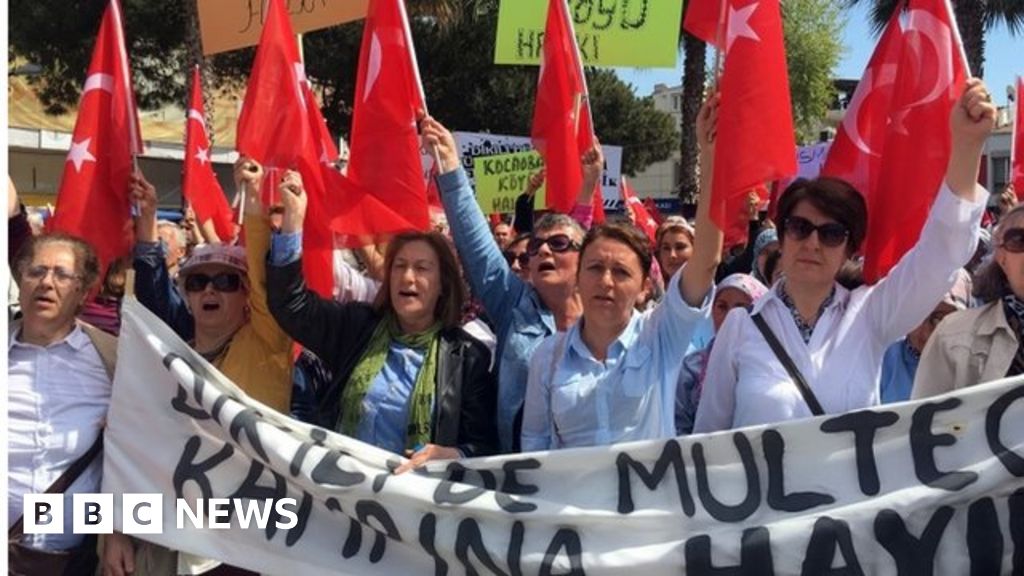 Turkish anger over plans to deport migrants back to Turkey - BBC News