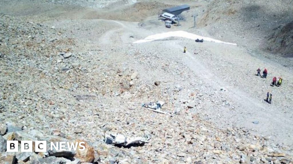 Switzerland plane crash: Two teenagers and pilot dead - BBC News
