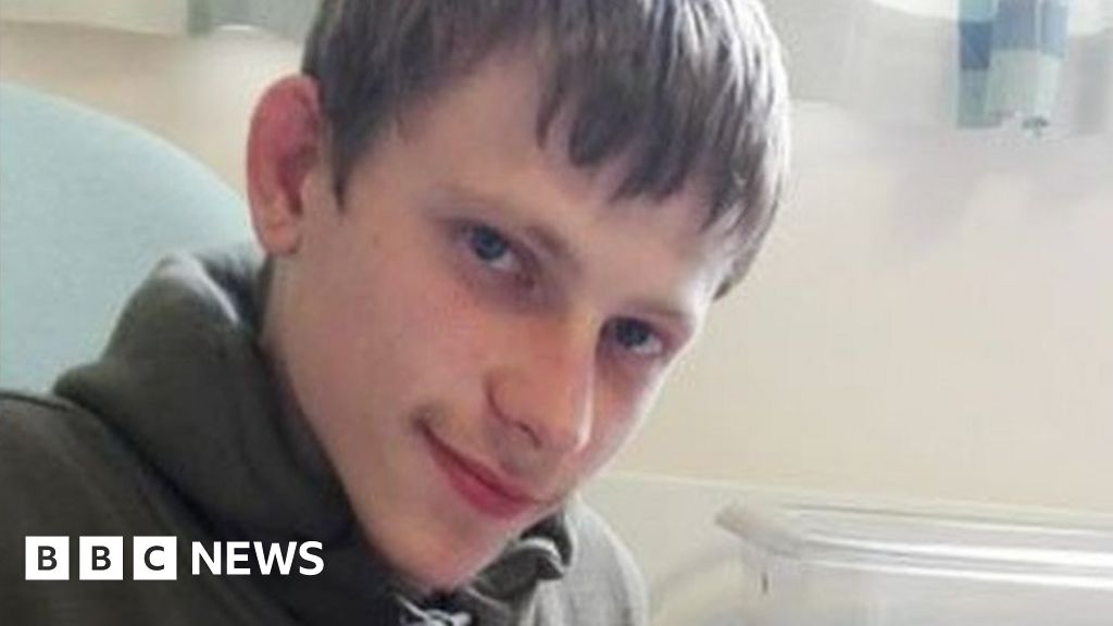 'Amazing' dad Alex Davidson killed in A4232 Cardiff crash - BBC News