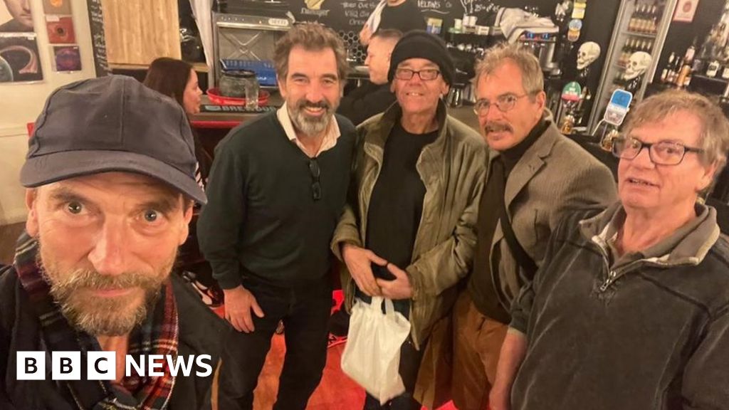 Julian Sands' brother on 'overwhelming' tributes after actor's death ...