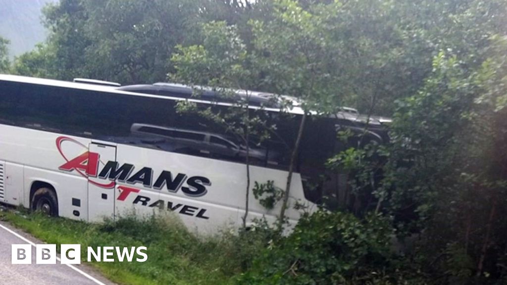 Coach and car in crash on A82 in Glen Coe - BBC News