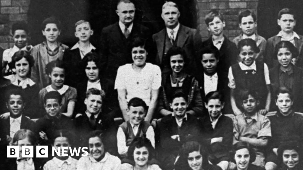 New Tiger Bay material to showcase Cardiff docks' history - BBC News