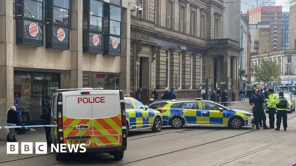 Nottingham: Man collapses near city centre Christmas market - BBC News
