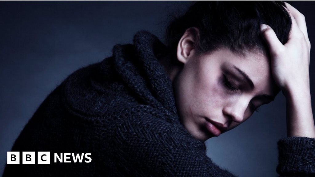 'Stranger stalking' targeted in new protection plans - BBC News