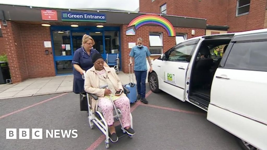 The Nottingham scheme speeding up discharges from hospital - BBC News