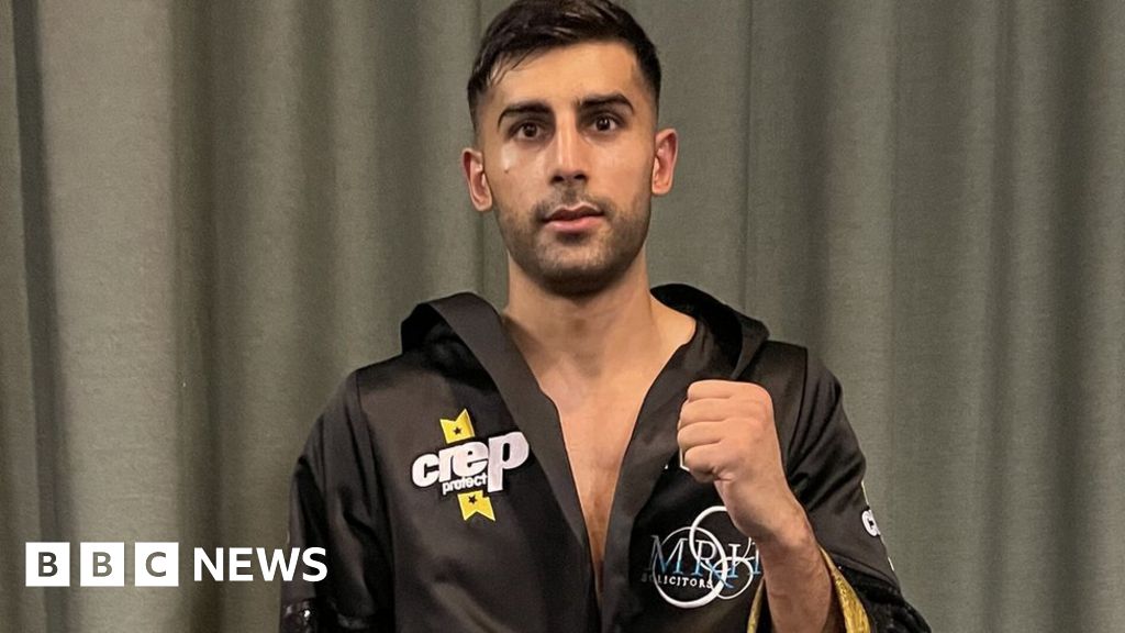 Khaleel Majid: Flying the flag for British Asian boxers - BBC News