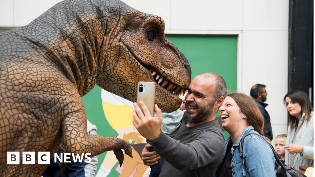 Jurassic Trail: Record numbers for Leeds dinosaur event, say organisers