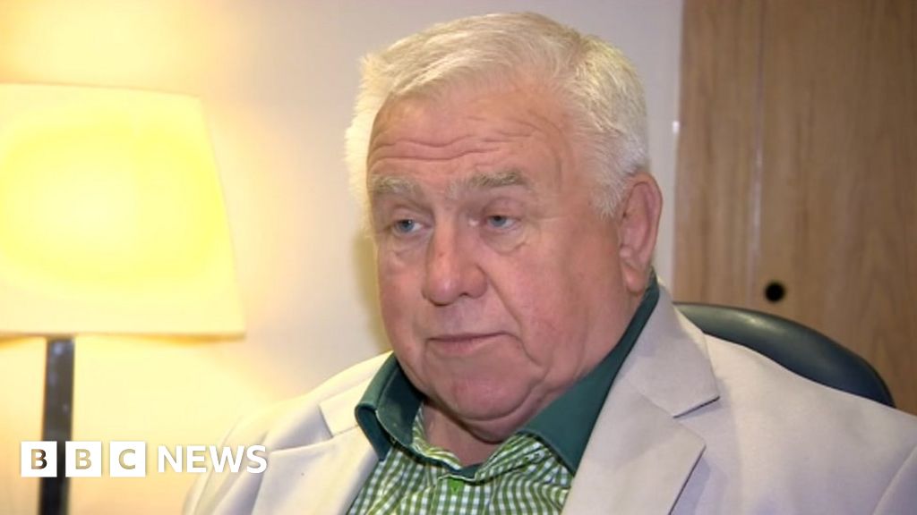 Fergus Wilson evicts four Ashford women for having new babies - BBC News