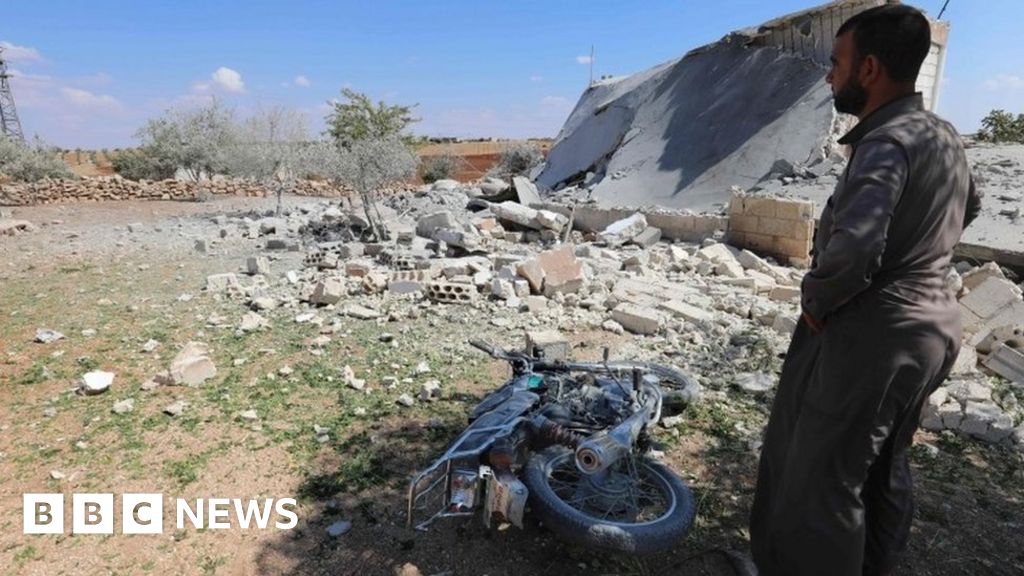 Syria war: Idlib rebels targeted by 'fiercest raids in weeks'