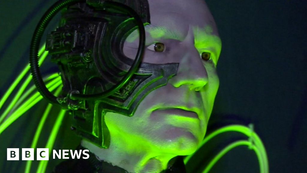 Robots from film and TV spanning 40 years in exhibition - BBC News