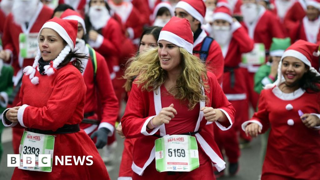 Thousands of Santas run through streets Madrid - BBC News