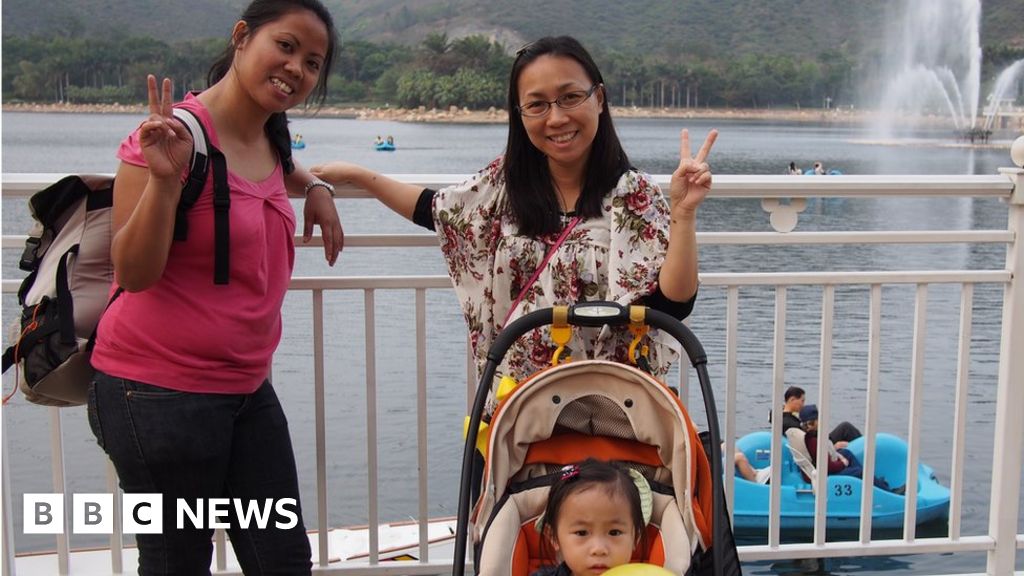 100 Women 2015: Hong Kong mum and her Philippine nanny - BBC News
