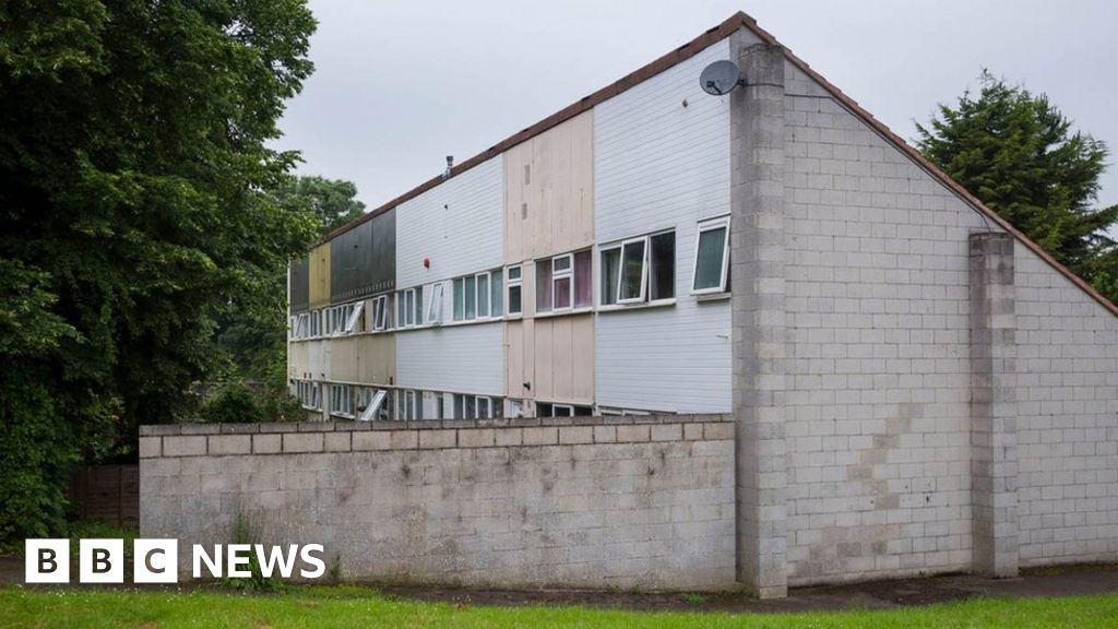 Demolition of Milton Keynes housing estates 'will not happen' - BBC News
