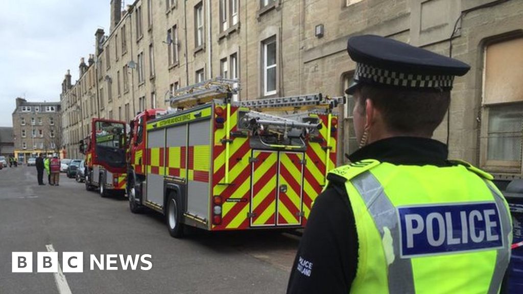 Fatal Dundee flat fire 'not suspicious' - BBC News