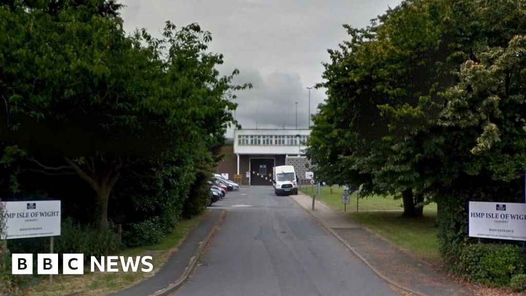HMP Isle of Wight: Inmate cuts prison officer's throat with razor - BBC ...