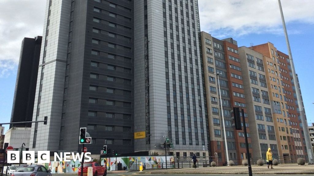 Owner apologises over flooded Leeds student tower block - BBC News