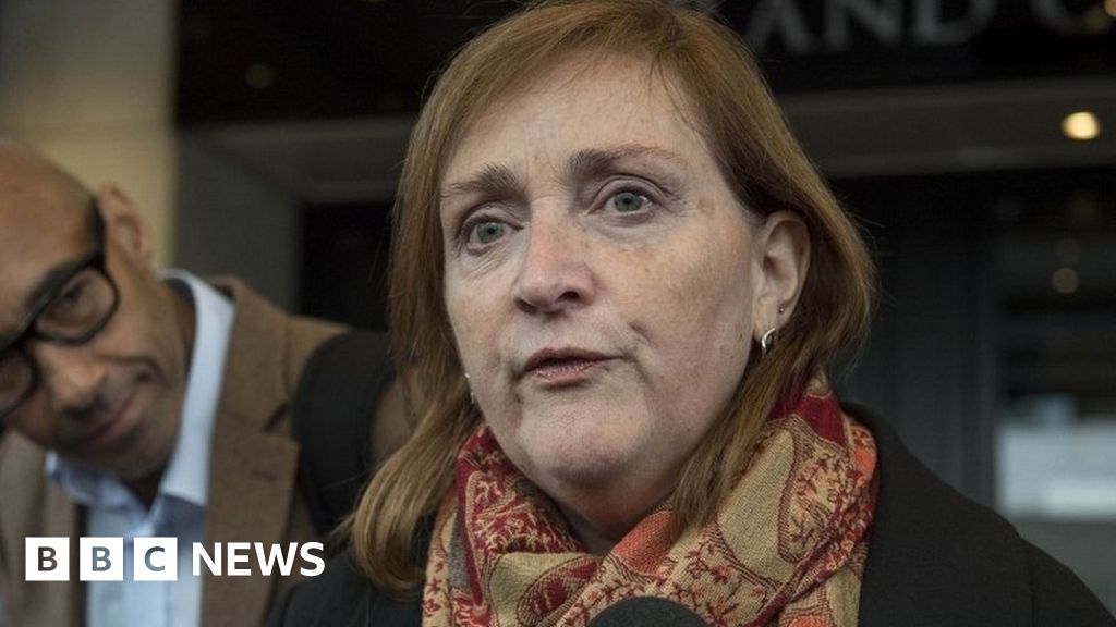 Emma Dent Coad MP apologises over 'racist blog post' - BBC News