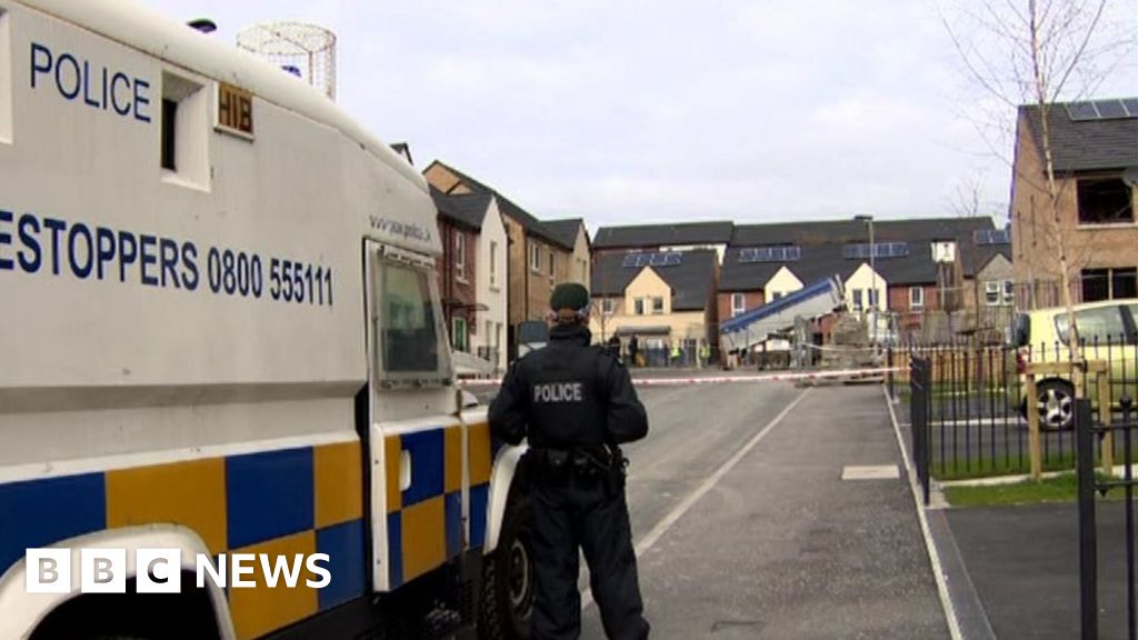 Londonderry: Man remains critical after shooting - BBC News