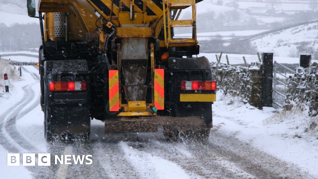 Gritting roads: Does it harm the environment?