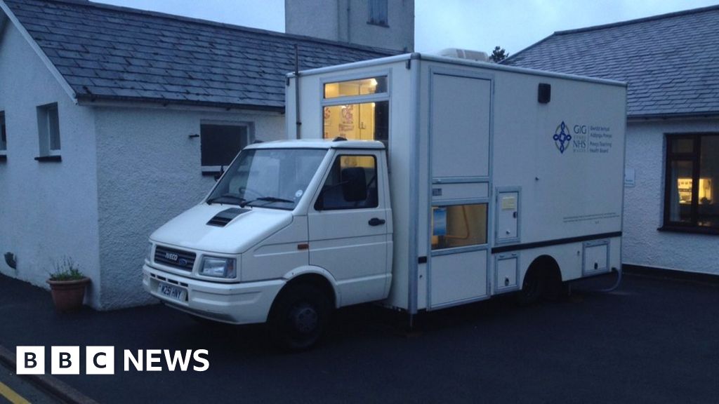 Machynlleth patients offered dental treatment at mobile surgery - BBC News