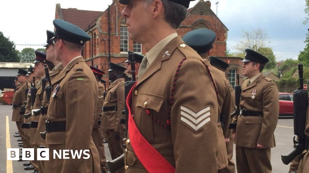 Rifles march through Reading in Freedom of the Borough parade - BBC News