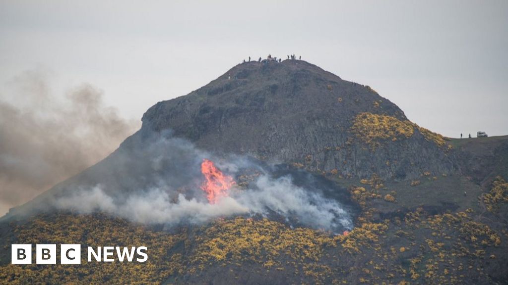 Arthur's Seat blaze amid wildfire warning - BBC News