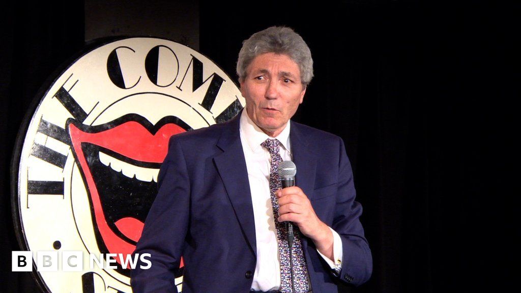 Comedy writer with Parkinson's tries stand-up comedy - BBC News