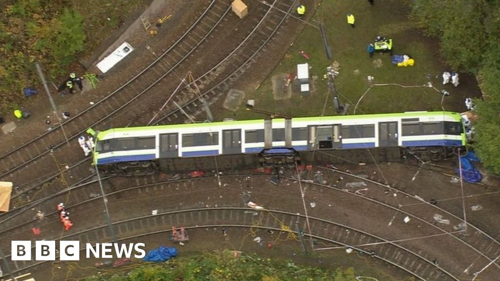 Croydon tram crash driver Alfred Dorris will not be prosecuted - BBC News